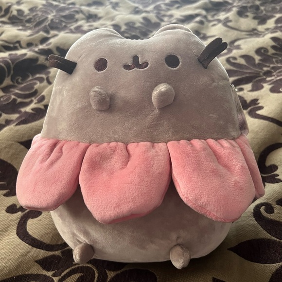 Pusheen | Toys | Flower Petal Pusheen Plushie Nwt | Poshmark